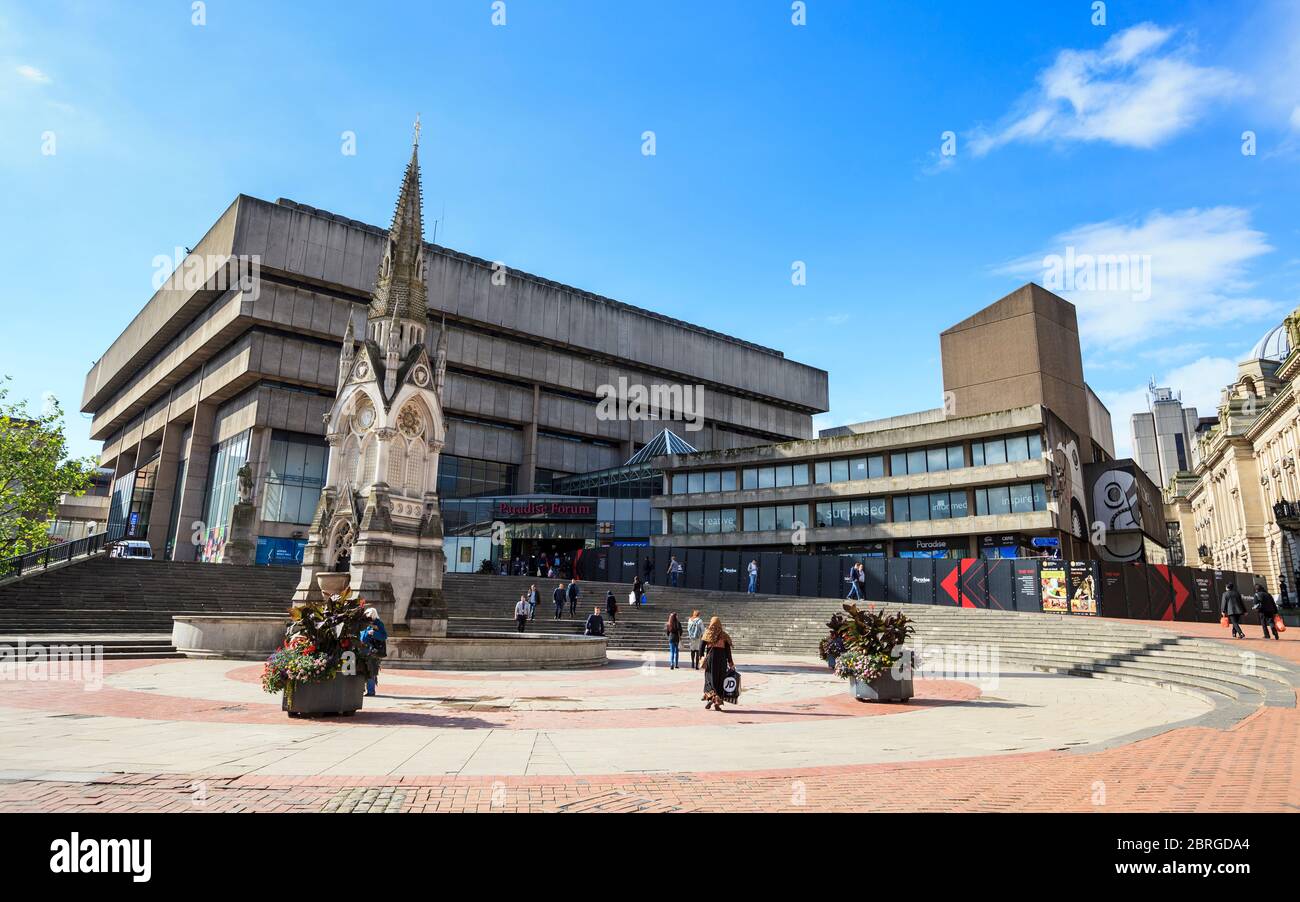 Chamberlain Square and the old Birmingham Central Library shortly ...