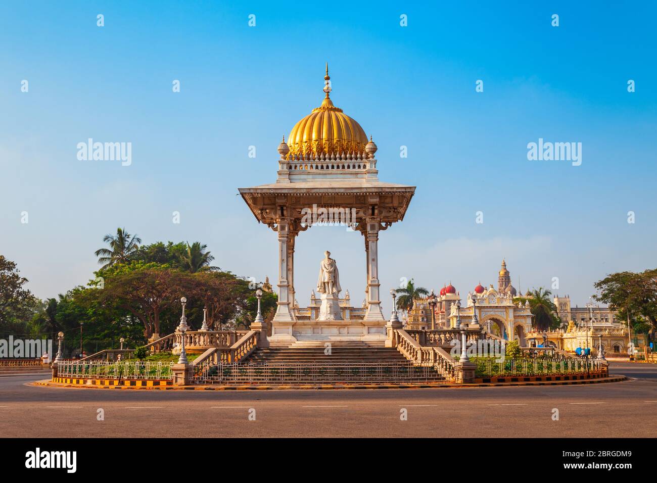 Statue of Maharaja Chamarajendar Wodeyar king in the centre of Mysore ...