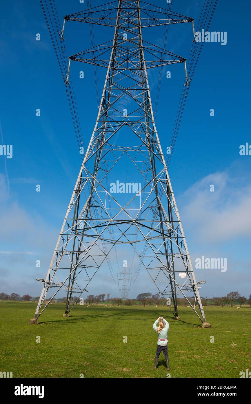 Electricity pylons in countryside hi-res stock photography and images ...