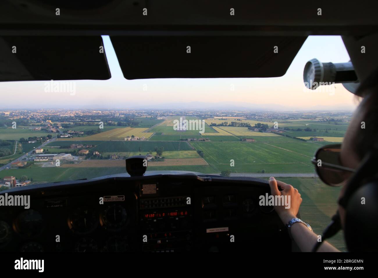 Cessna aircraft pilots in cockpit ready to landing Stock Photo - Alamy