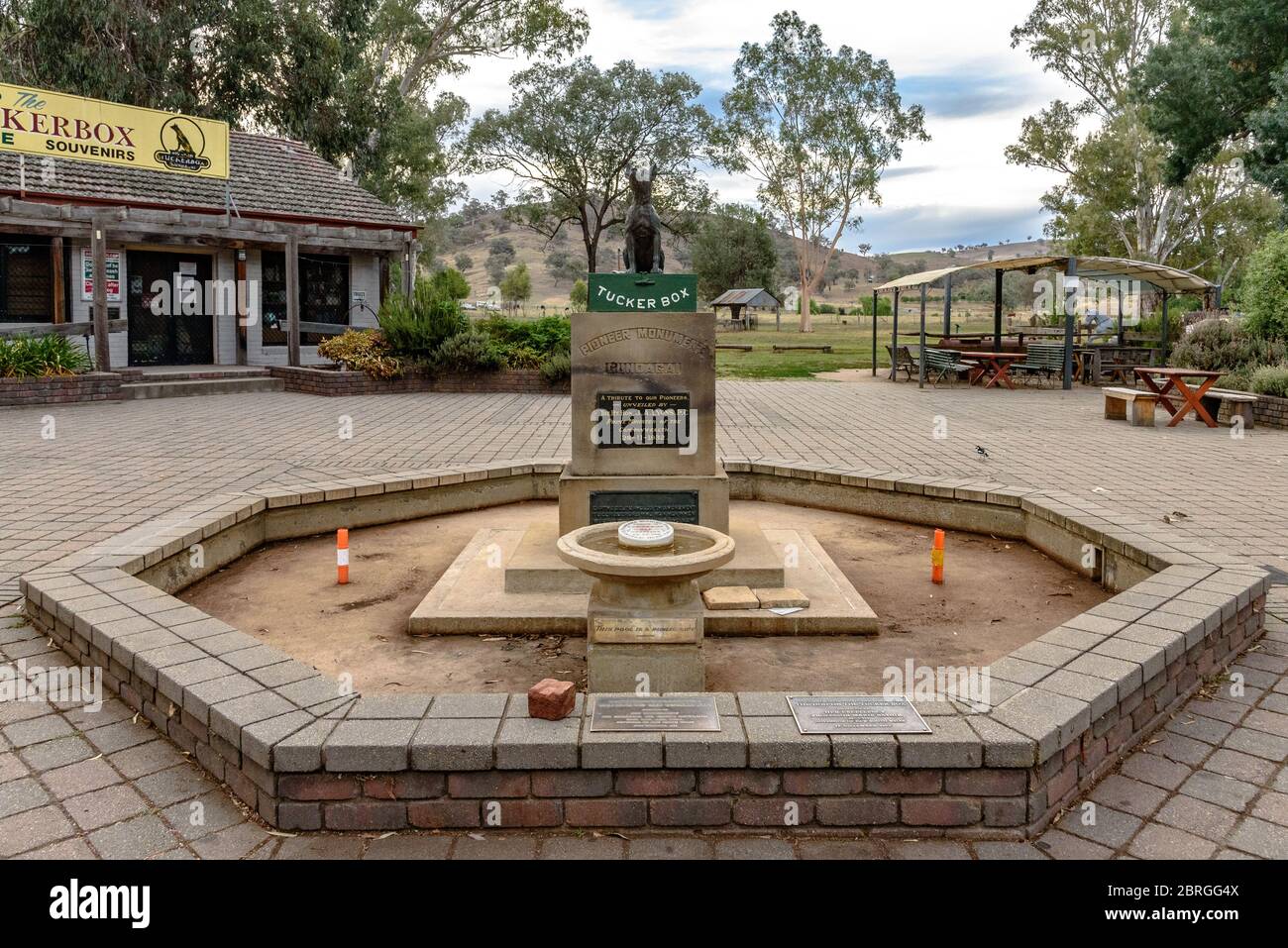 Dog on a tucker box hi-res stock photography and images - Alamy