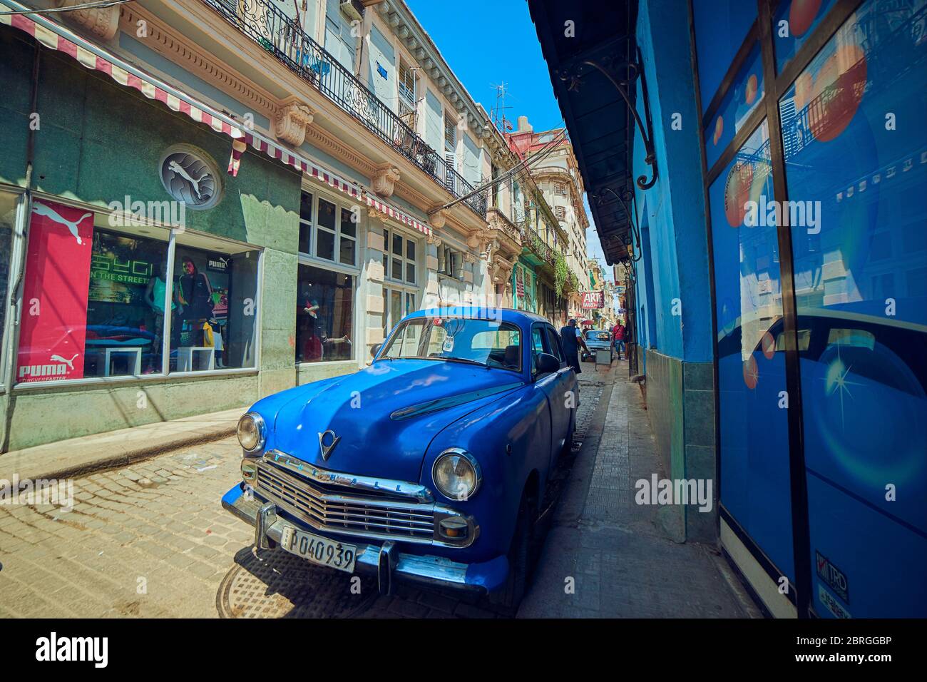 Classic blue car of Cuba Stock Photo - Alamy