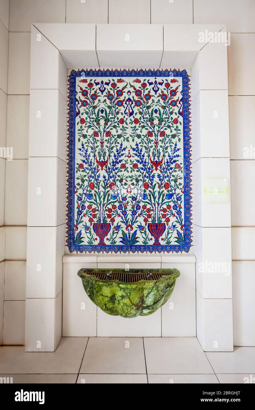 Floral pattern design on the wall of the Sheikh Zayed Grand Mosque, the ...