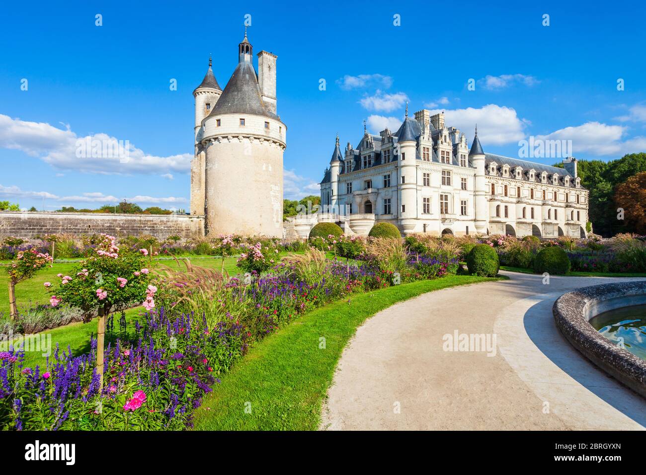 Chateau de Chenonceau is a french castle spanning the River Cher near ...