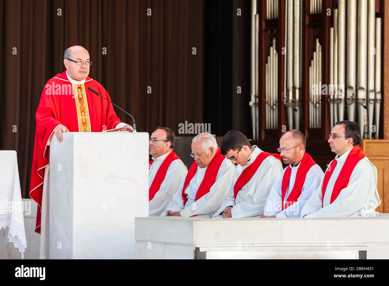 Priest portuguese catholic christian hi-res stock photography and ...