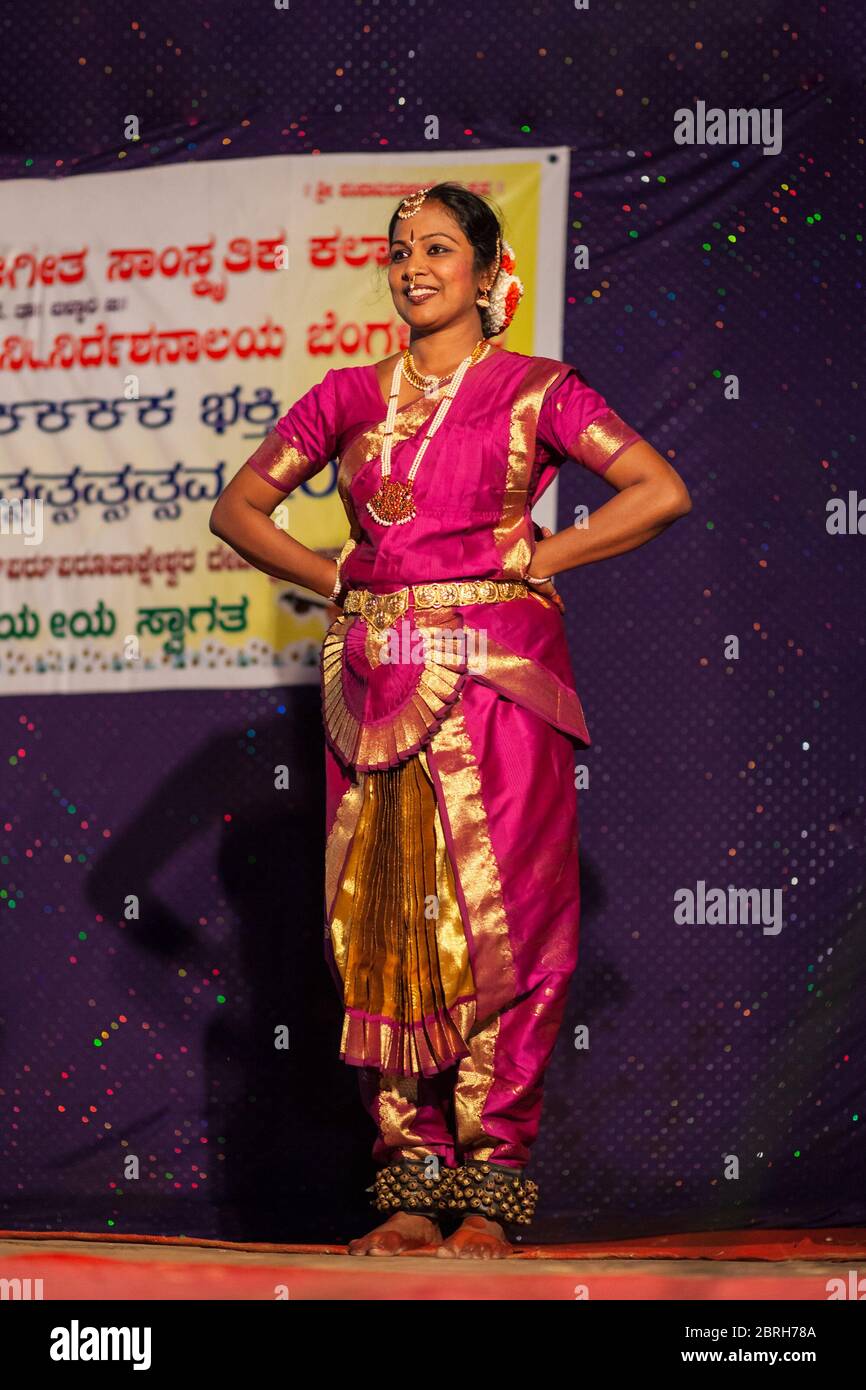 HAMPI, INDIA - FEBRUARY 20, 2012: Unidentified artist performing ...