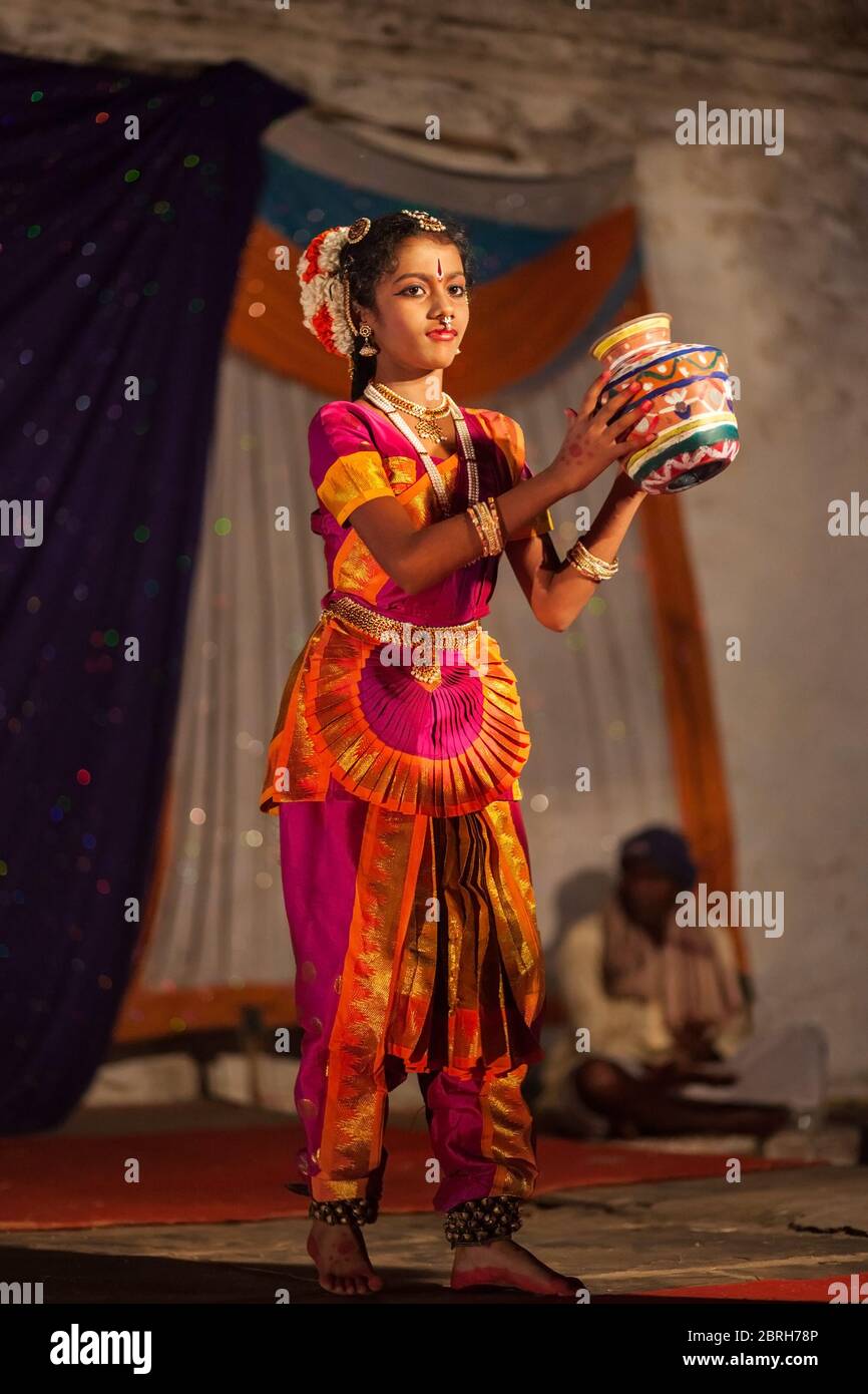 HAMPI, INDIA - FEBRUARY 20, 2012: Unidentified artist performing ...