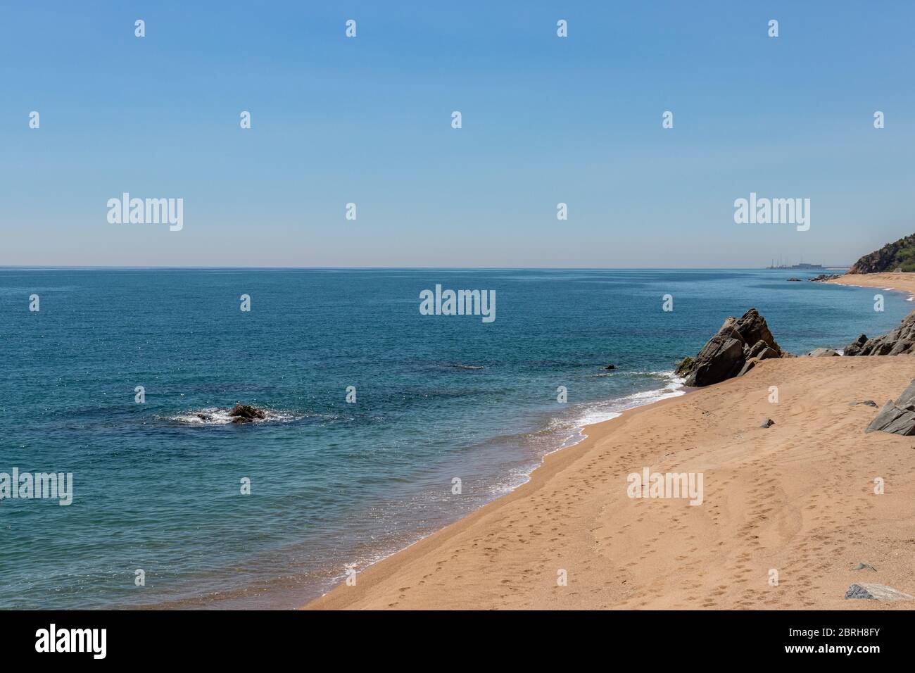 Empty beach covid europe hi-res stock photography and images - Alamy