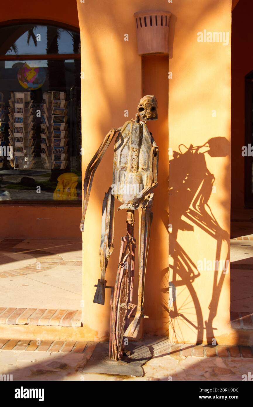 Skeletal sculpture hi-res stock photography and images - Alamy