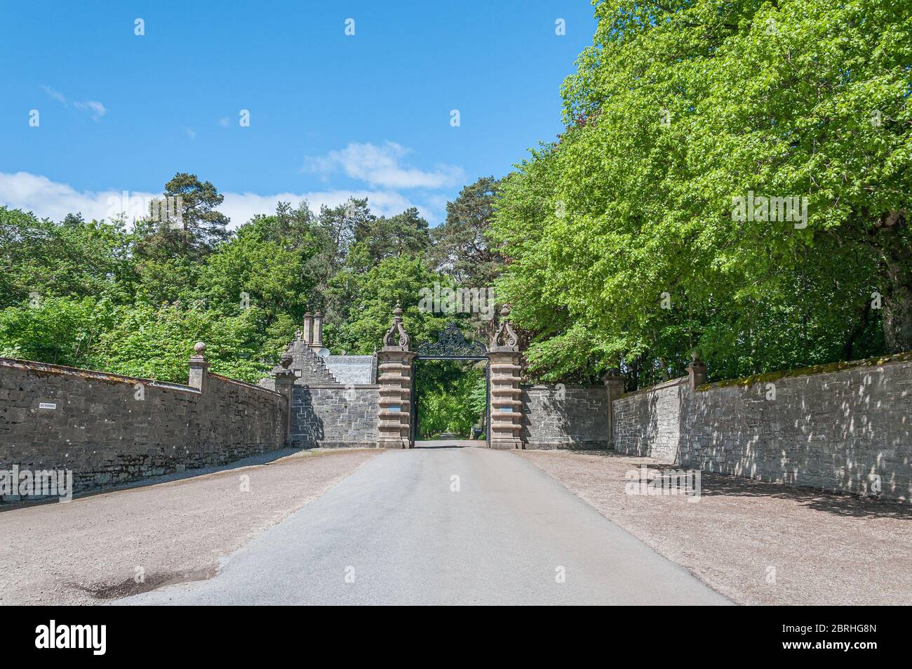 Entrance to a castle hi-res stock photography and images - Alamy
