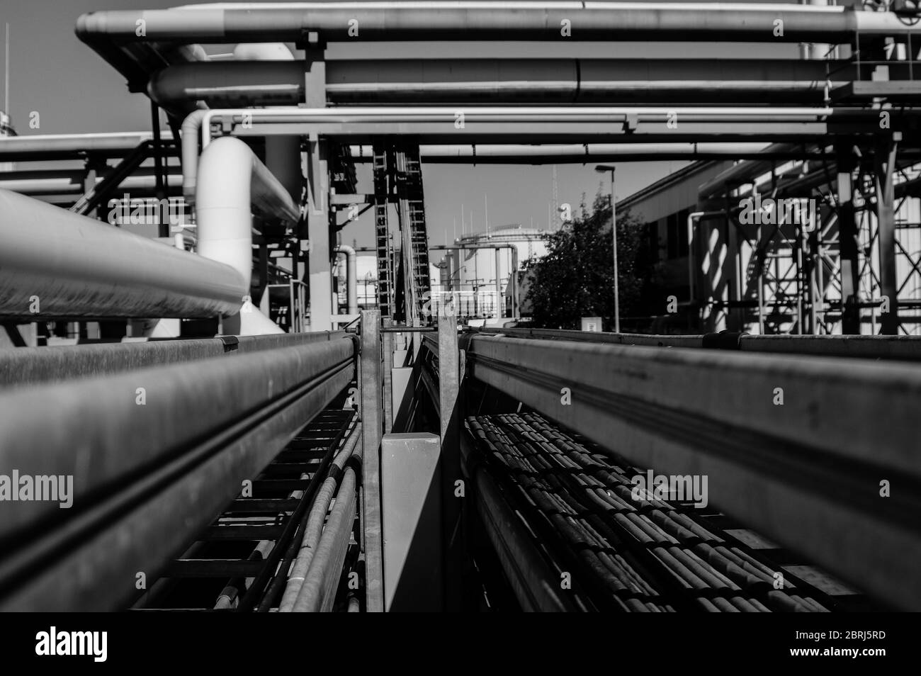 Chemical plant pipe rack Black and White Stock Photos & Images - Alamy