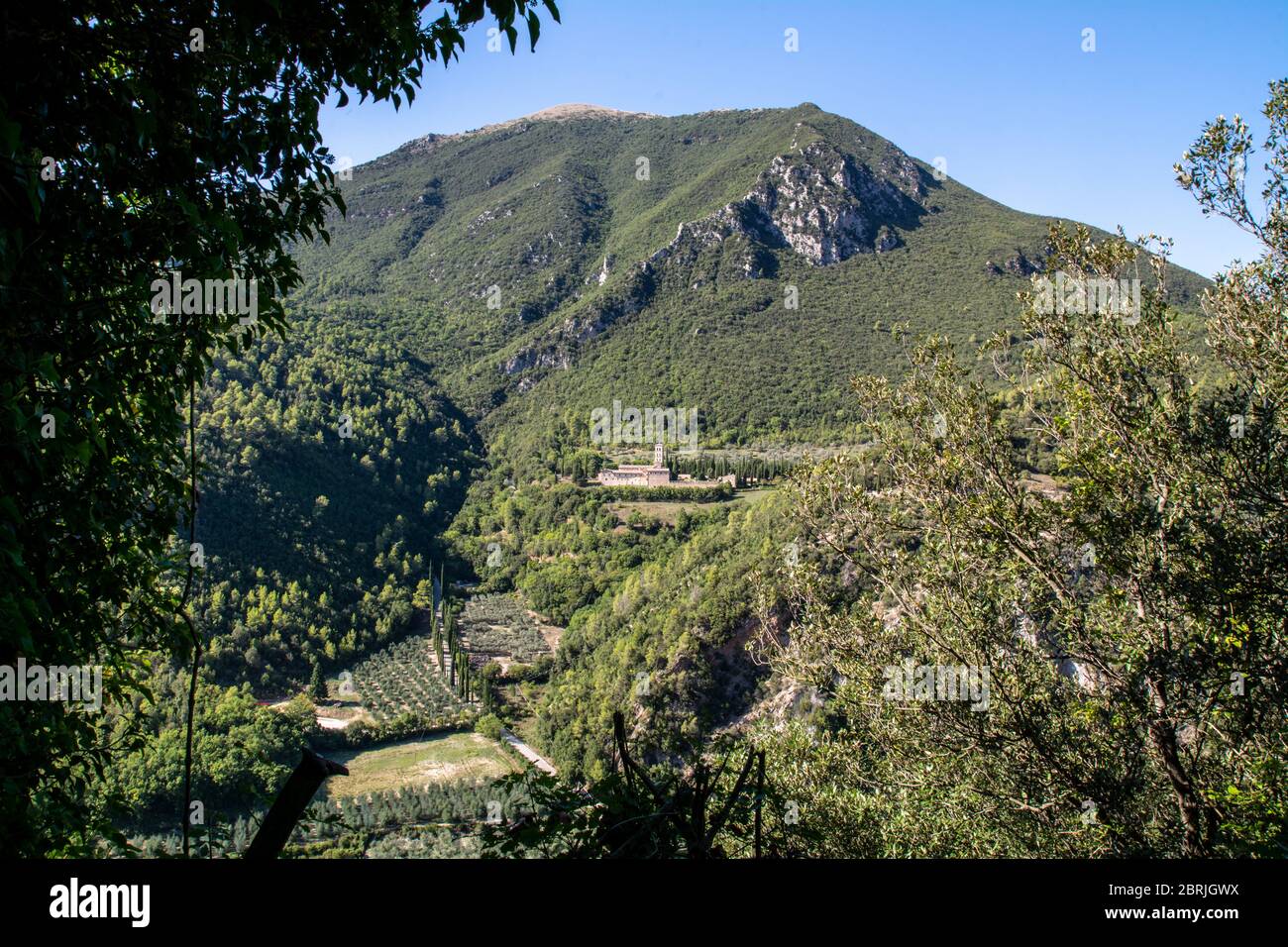 ABBEY OF SAN PIETRO IN VALNERINA VALLEY Stock Photo - Alamy