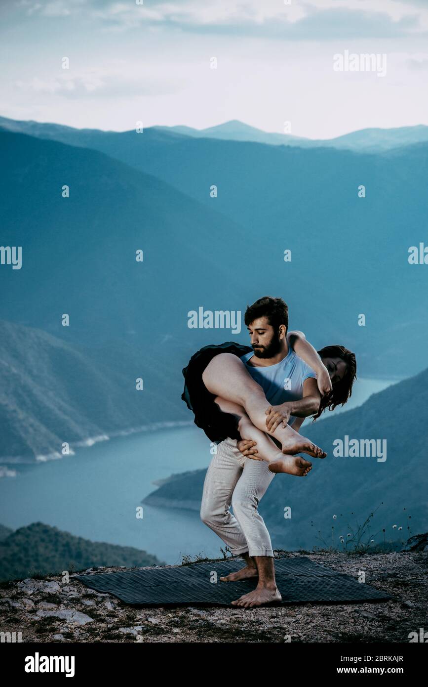Sensual couple performing an artistical and emotional contemporary ...