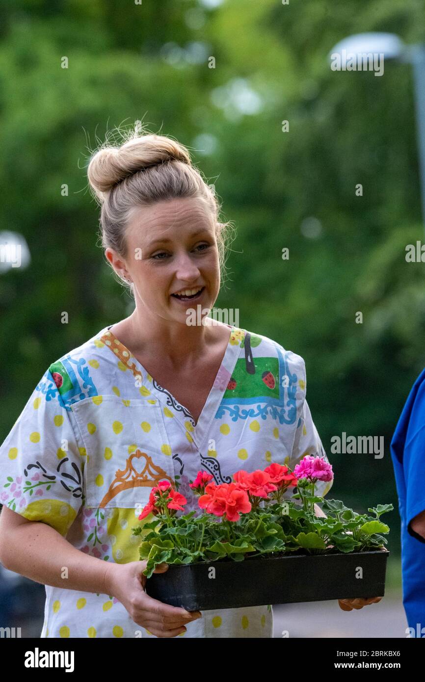 Blond female nhs worker hi-res stock photography and images - Alamy