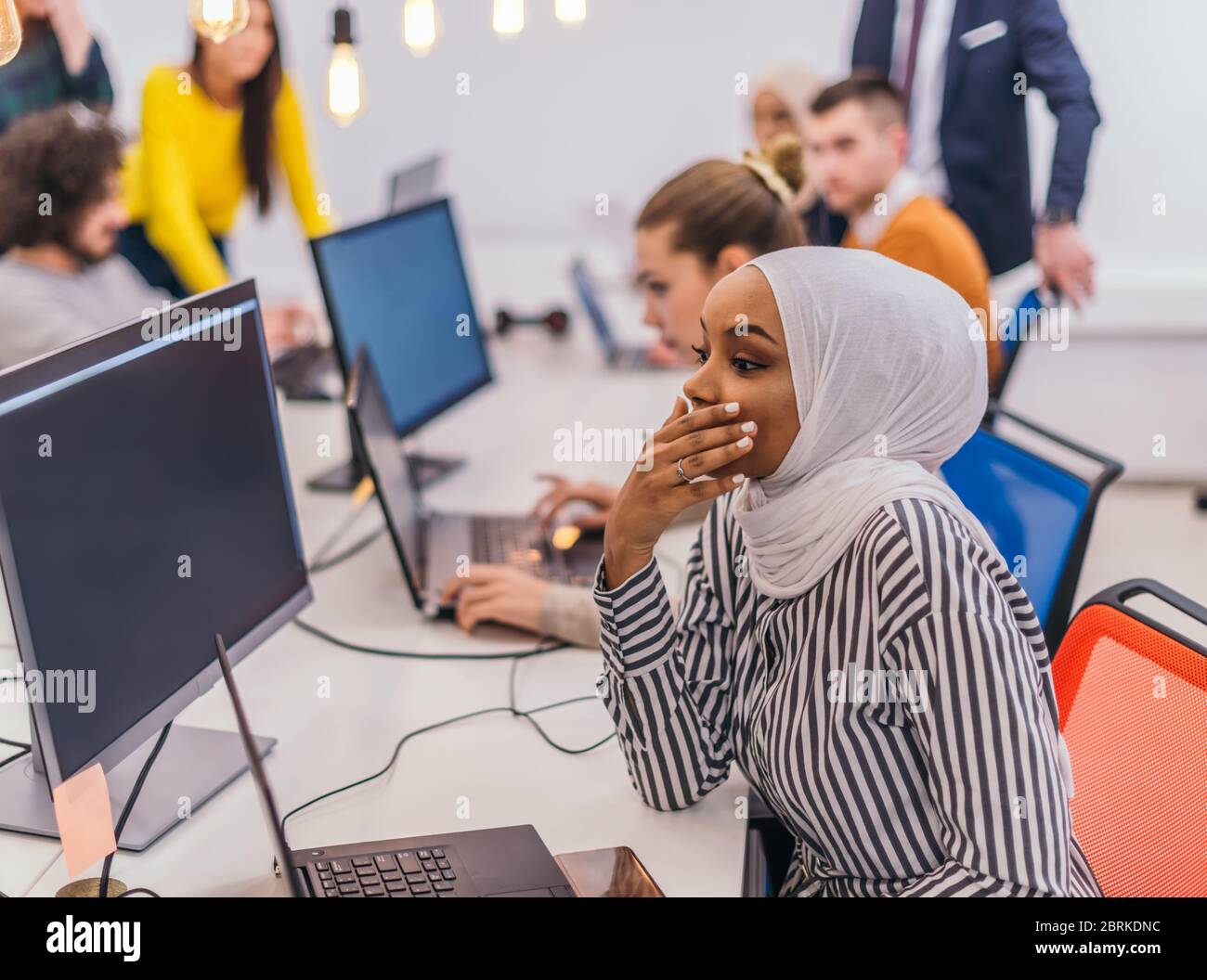 Muslim woman female front desk hi-res stock photography and images - Alamy