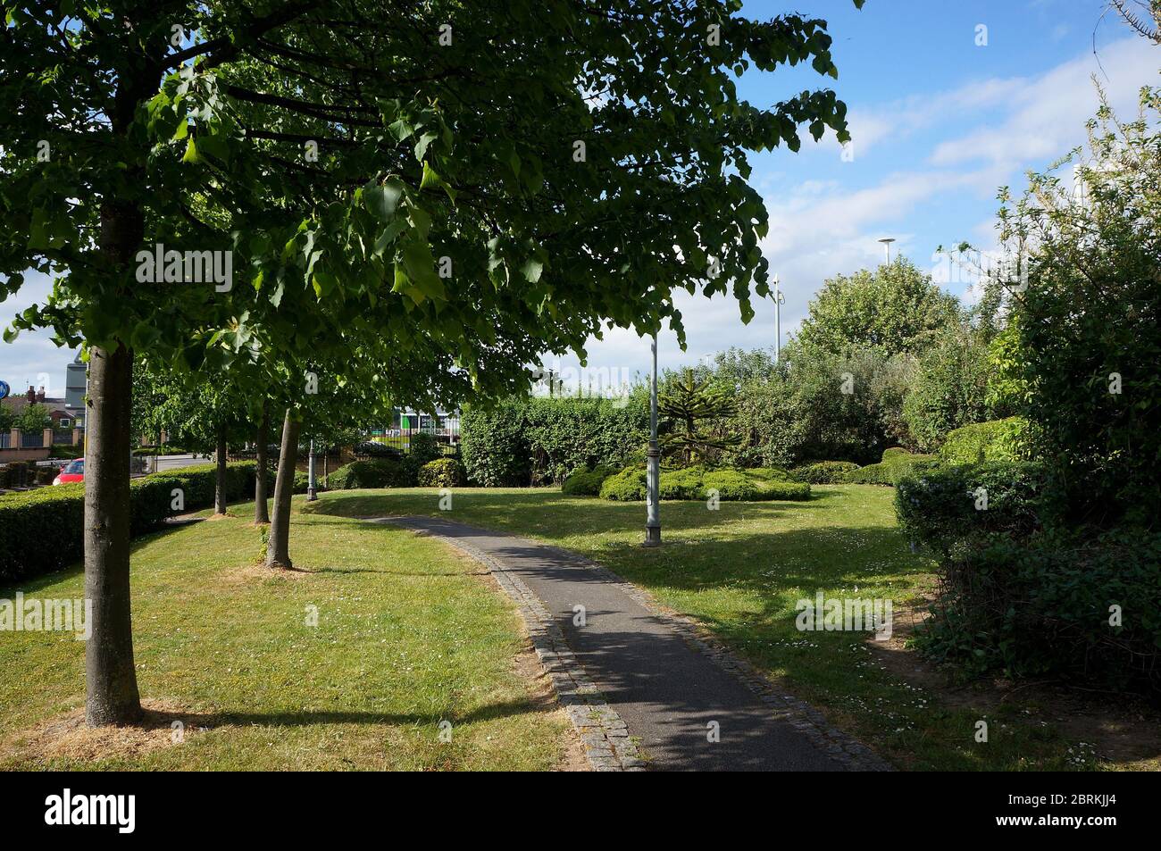 Pathway through a garden hi-res stock photography and images - Alamy
