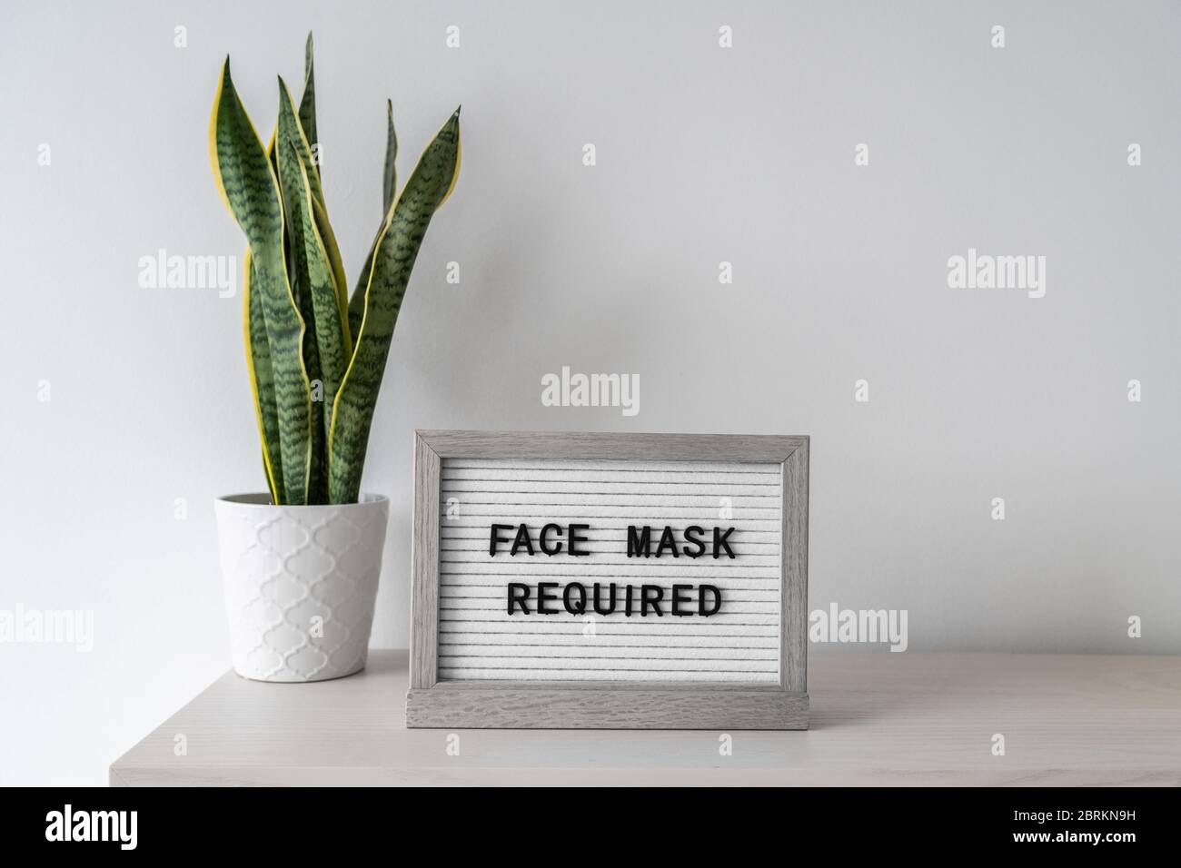 COVID-19 sign requiring customers to wear a mask at business store ...