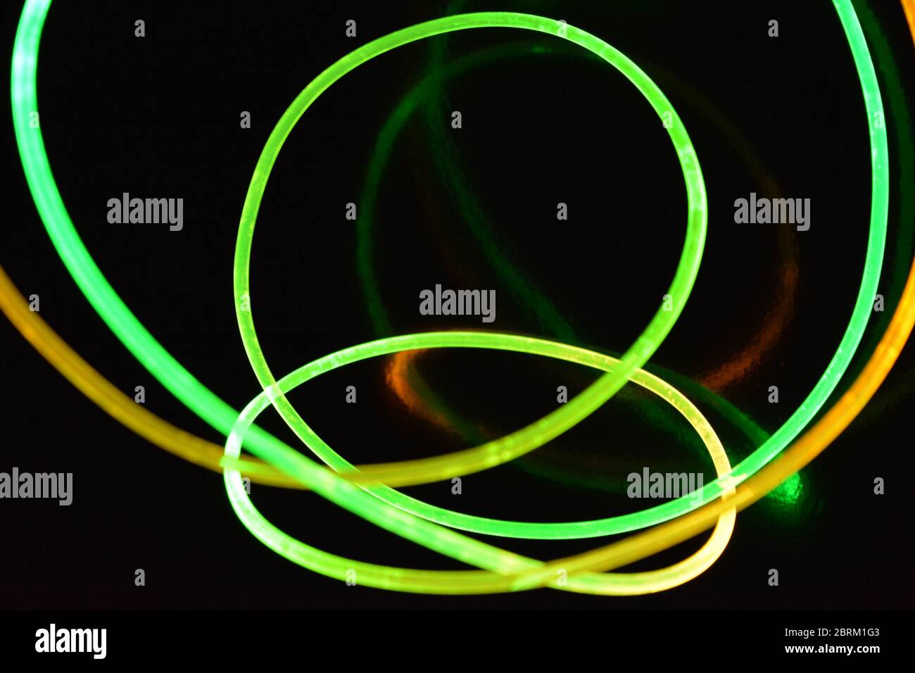 Wire with green and red light, a light guide wire with different light ...