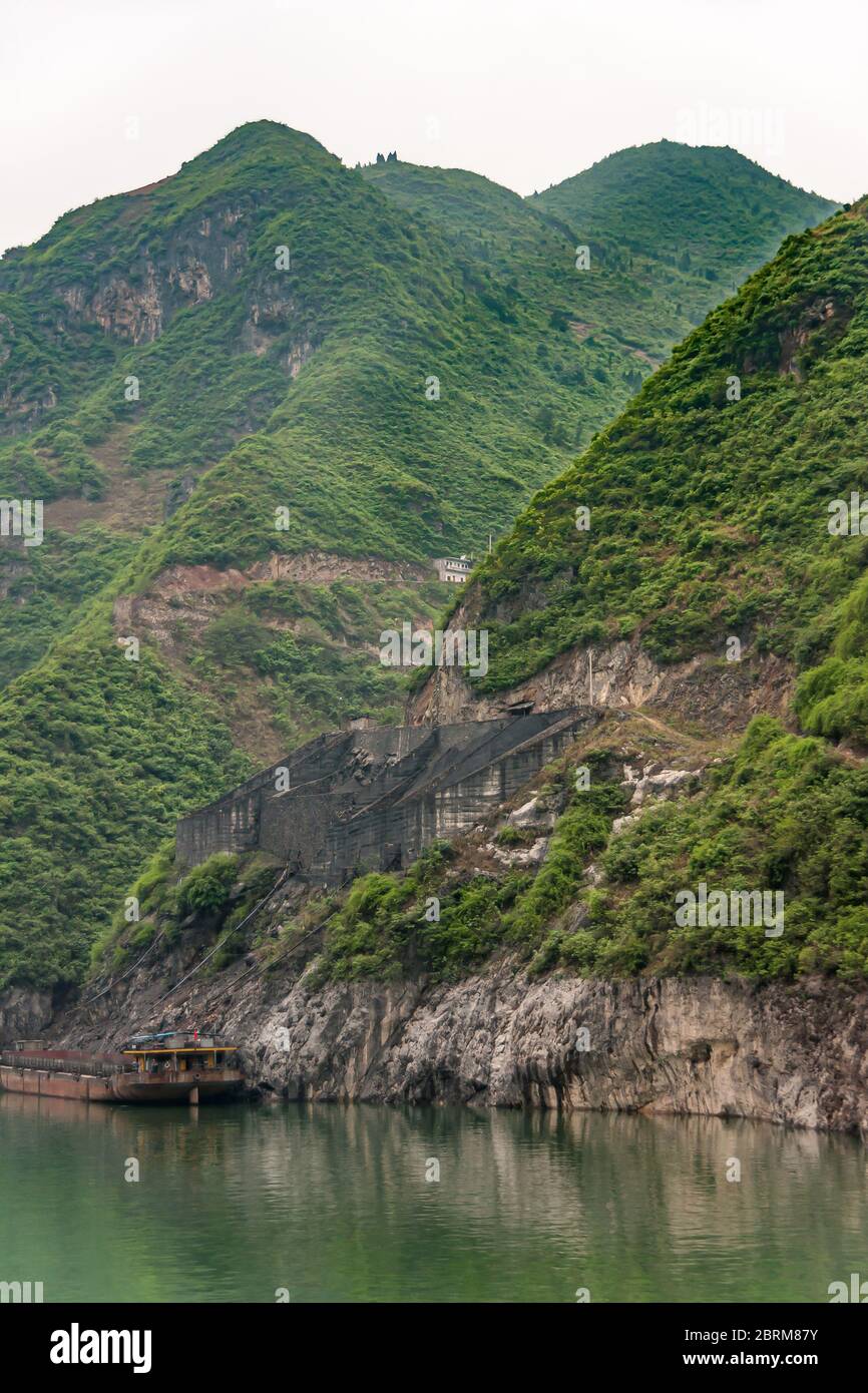Guandukou, Hubei, China - May 7, 2010: Wu Gorge in Yangtze River. Wall ...