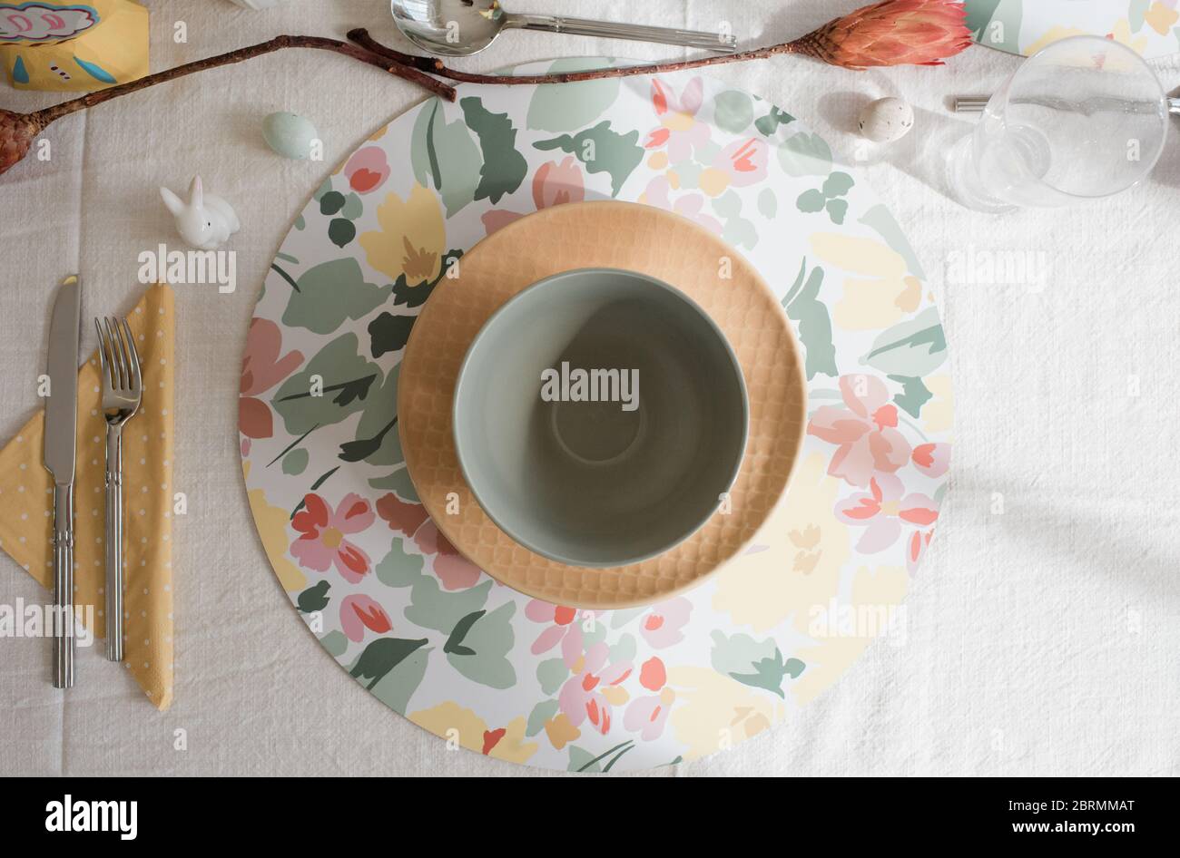 Setting ready hi-res stock photography and images - Alamy