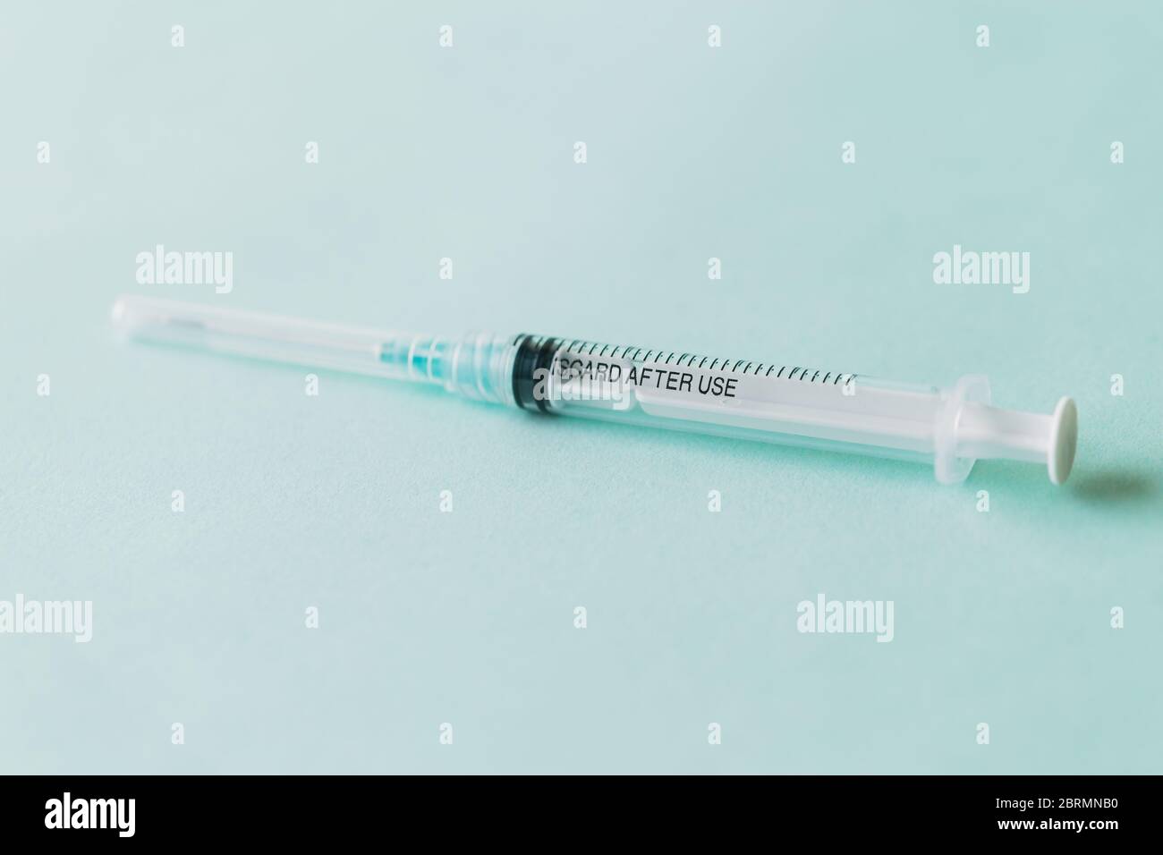 One single brand new sterile syringe Stock Photo - Alamy