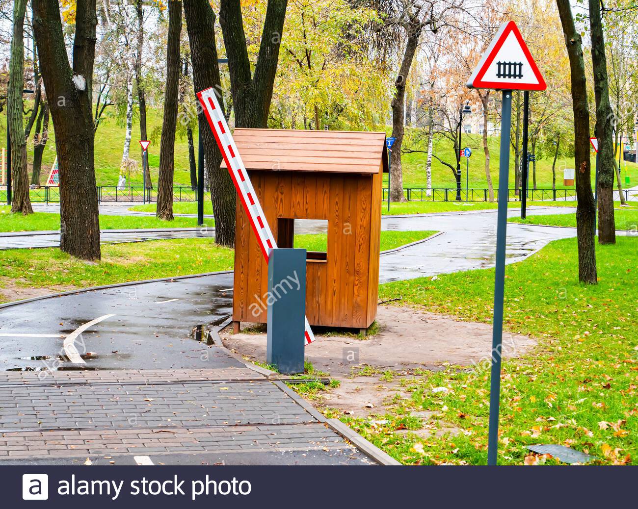 Railroad Crossing Gate Arm Stock Photos & Railroad Crossing Gate Arm ...