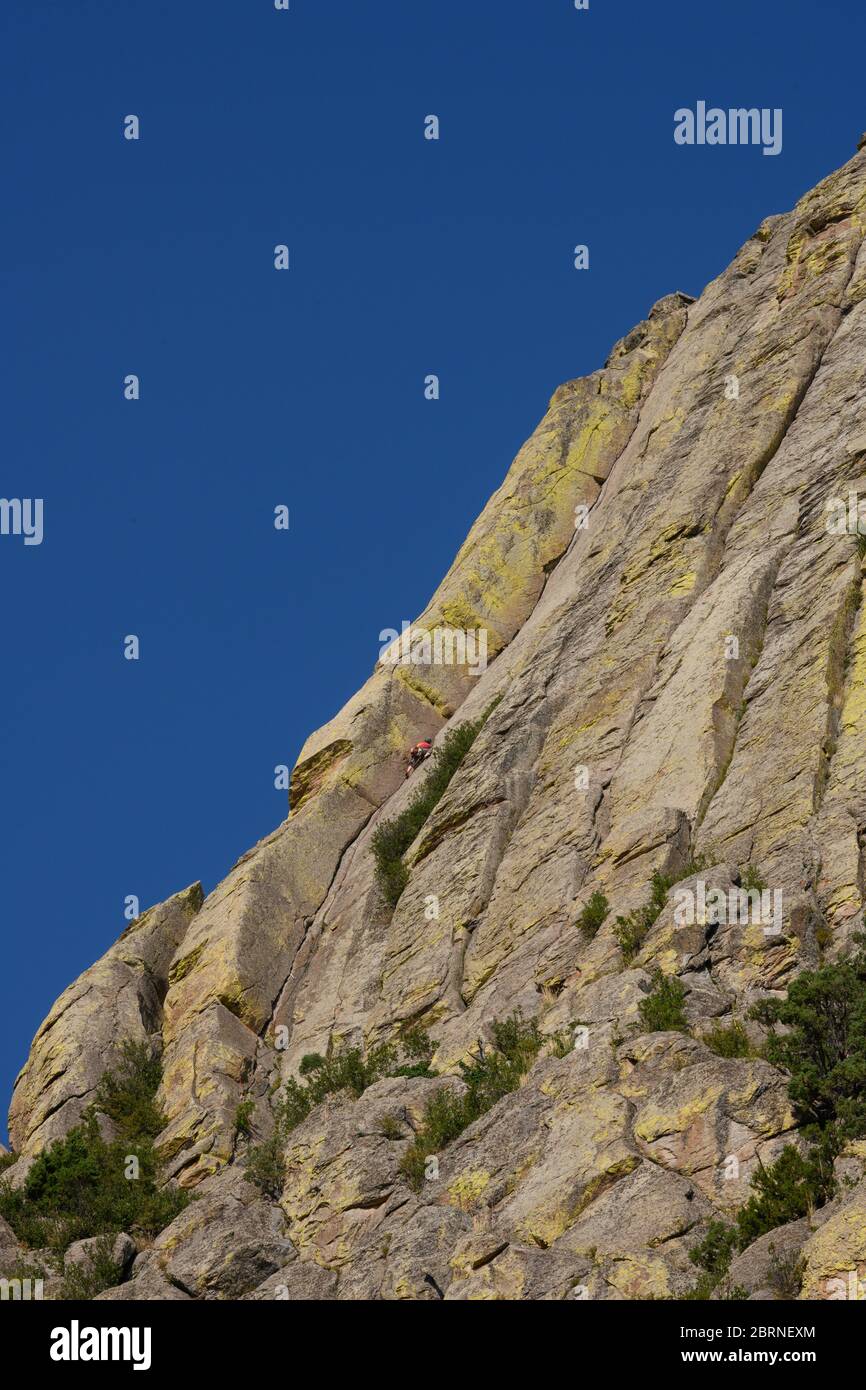 Rock climber on devils tower hi-res stock photography and images - Alamy