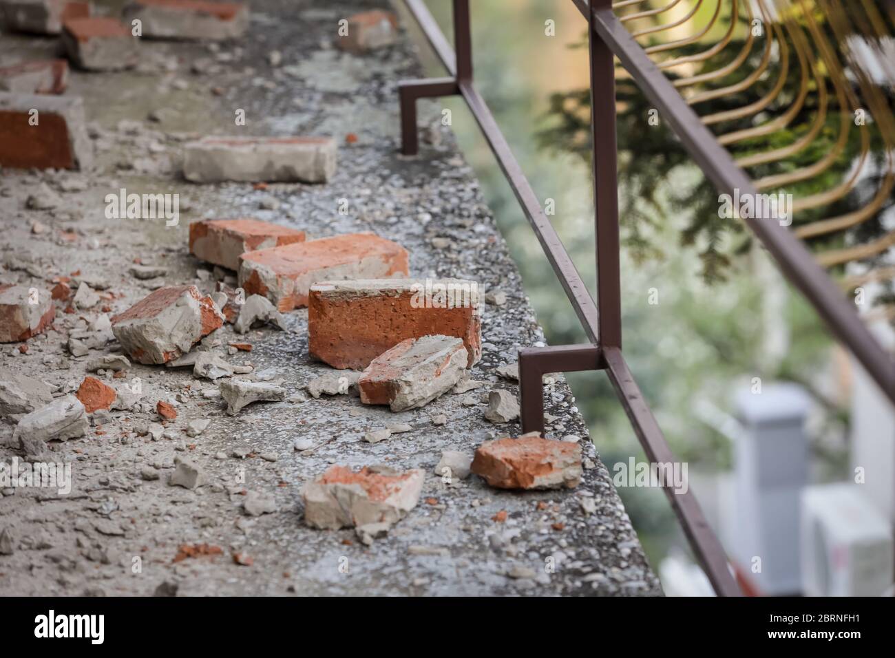 Balcony collapse hi-res stock photography and images - Alamy