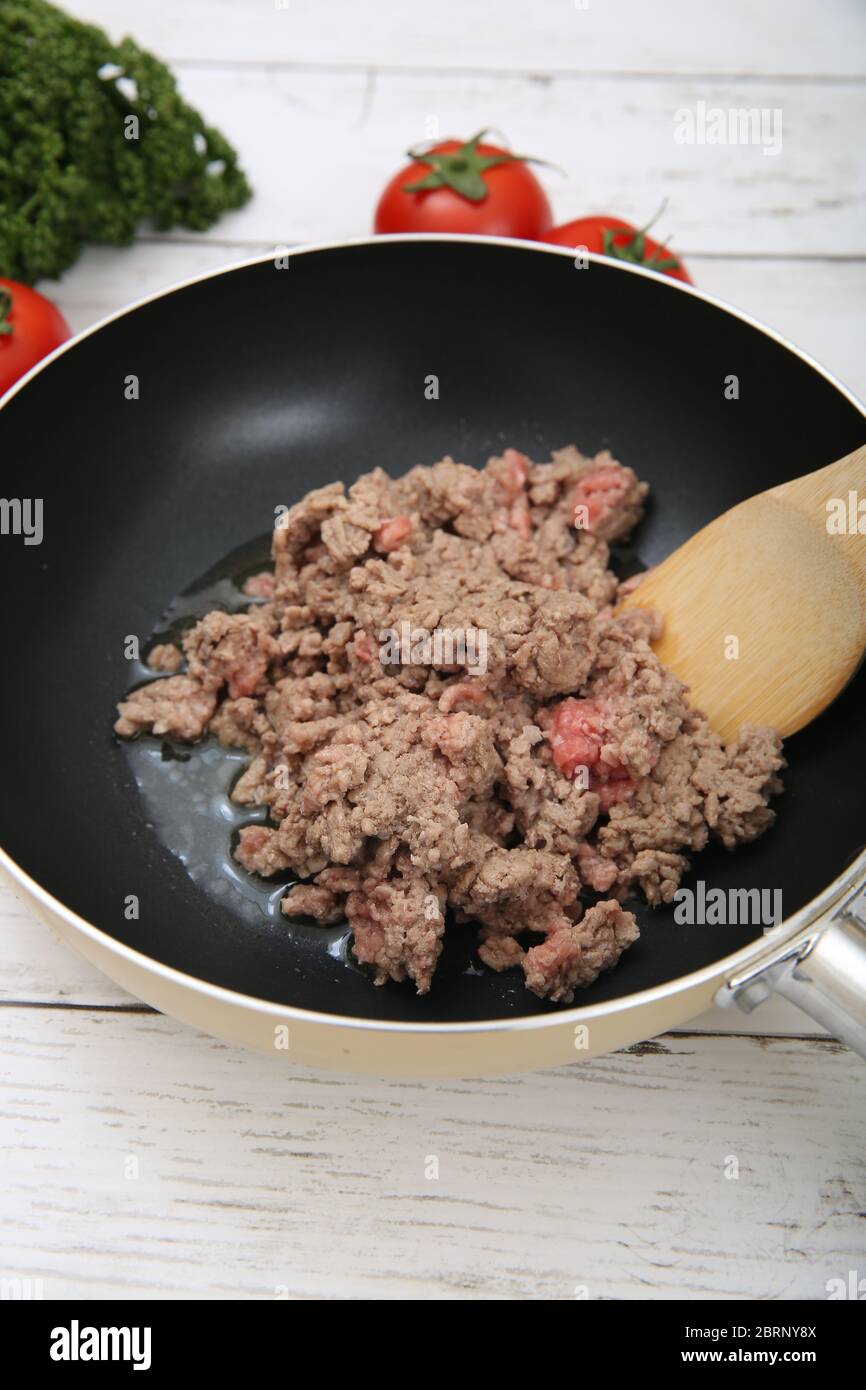 Ground Meat while Cooking Stock Photo - Alamy
