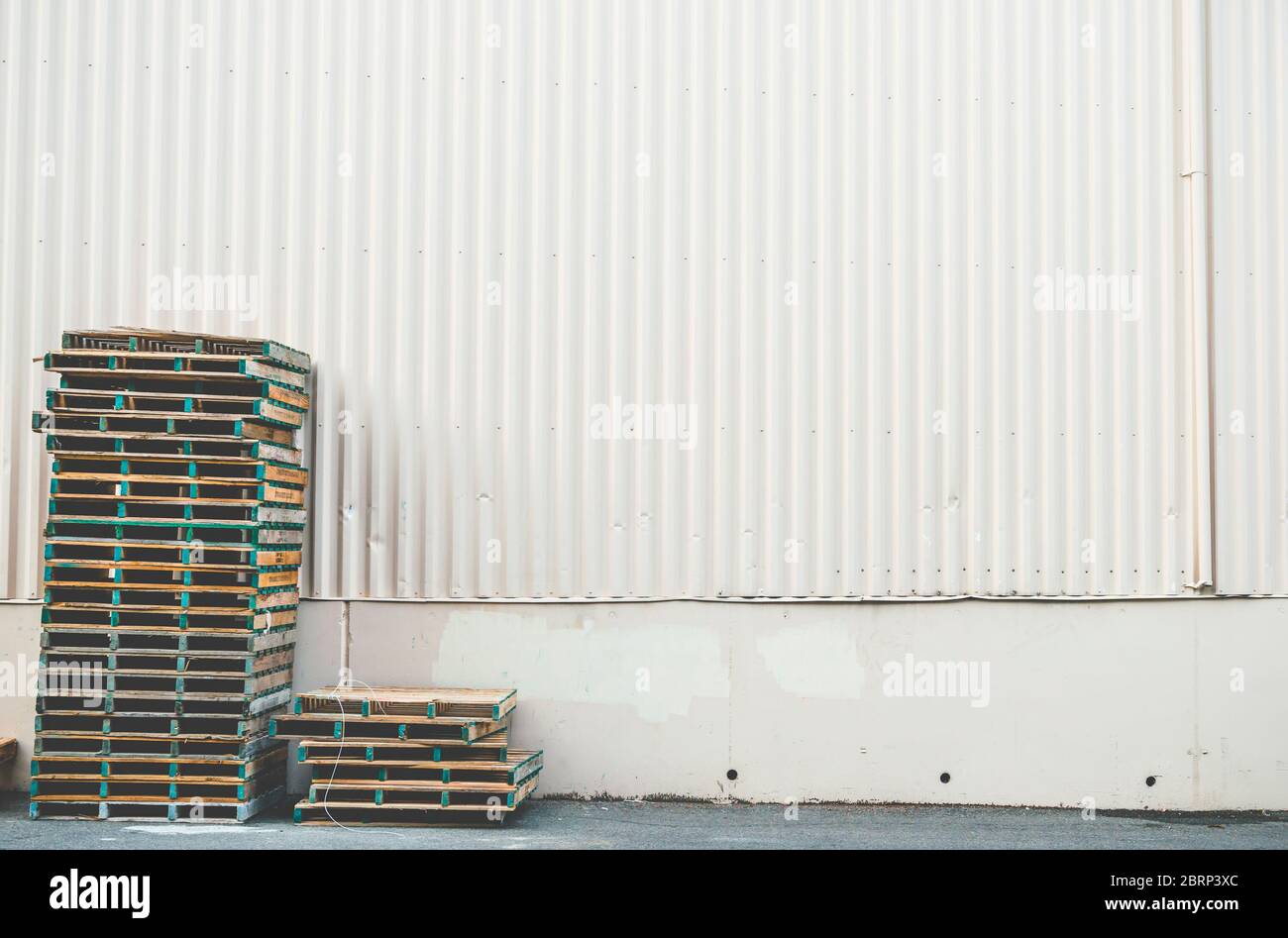 Metal warehouse siding background hi-res stock photography and images ...
