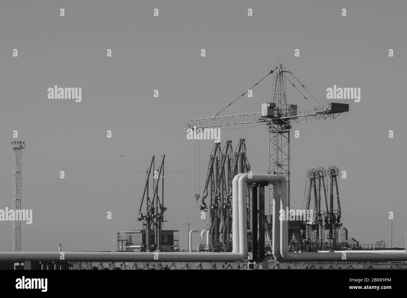 Chemical plant pipe rack Black and White Stock Photos & Images - Alamy