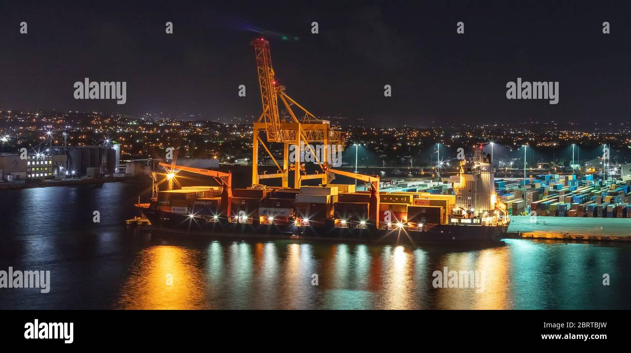 Shipping Container Crane High Resolution Stock Photography and Images ...