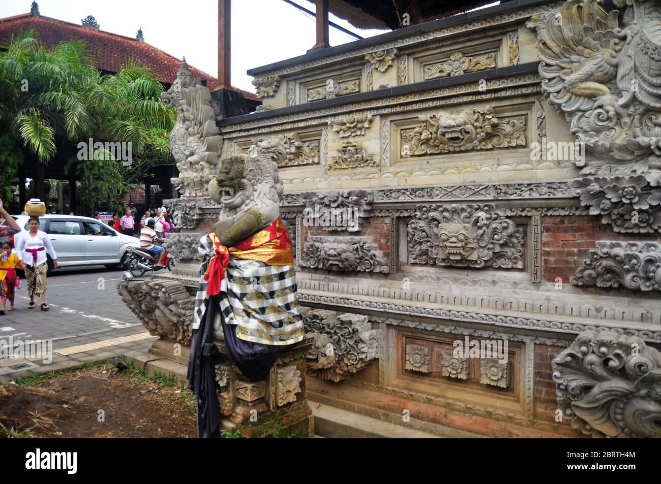 BALI, INDONESIA - MARCH 24 : Ancient statue bali style and lifestyle of ...