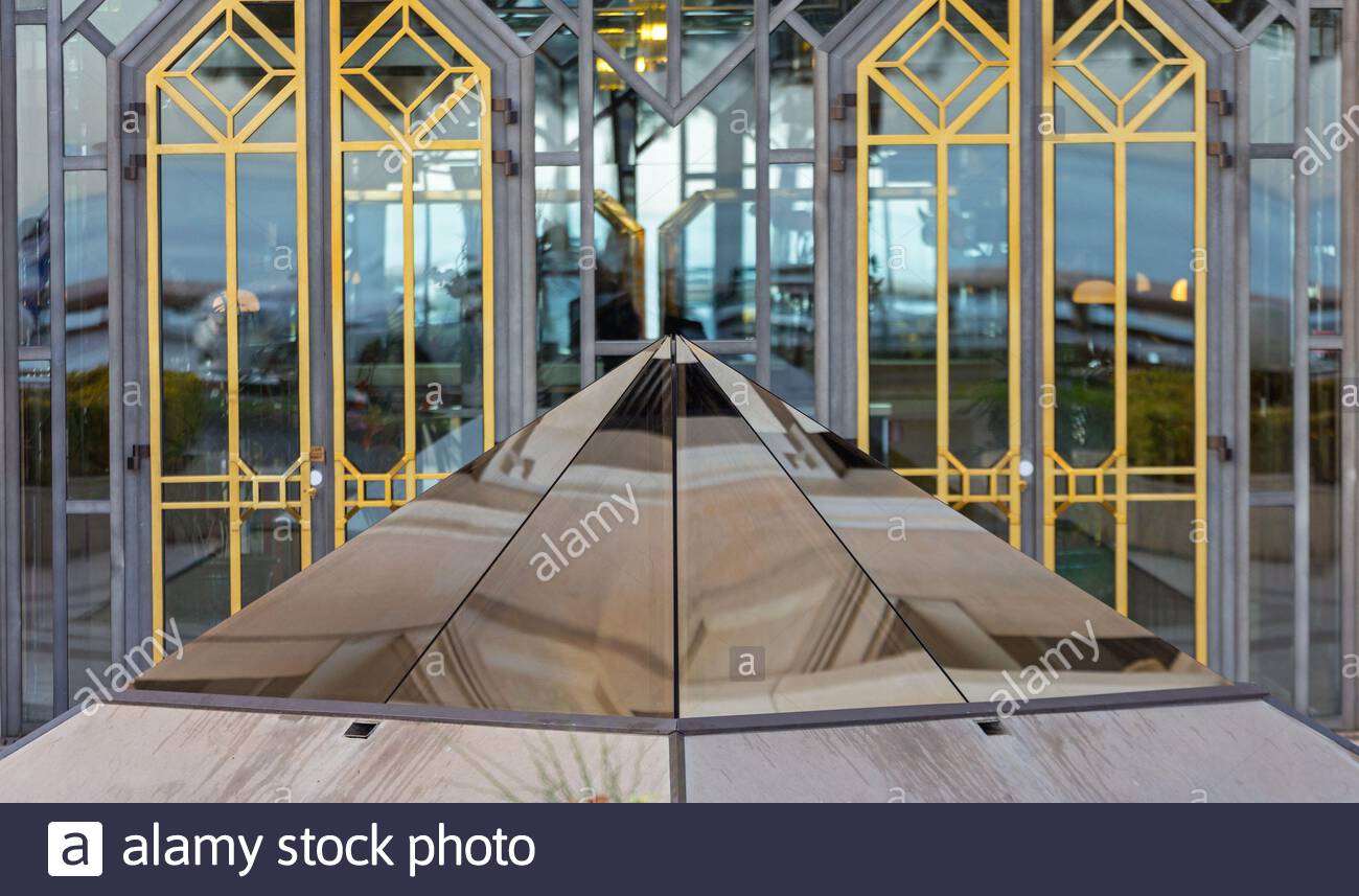 Diamond Shape Window High Resolution Stock Photography and Images - Alamy