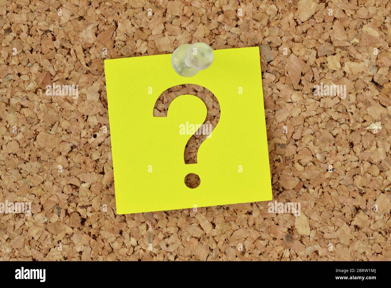 Post it note with question mark on notice board - Concept of questions ...