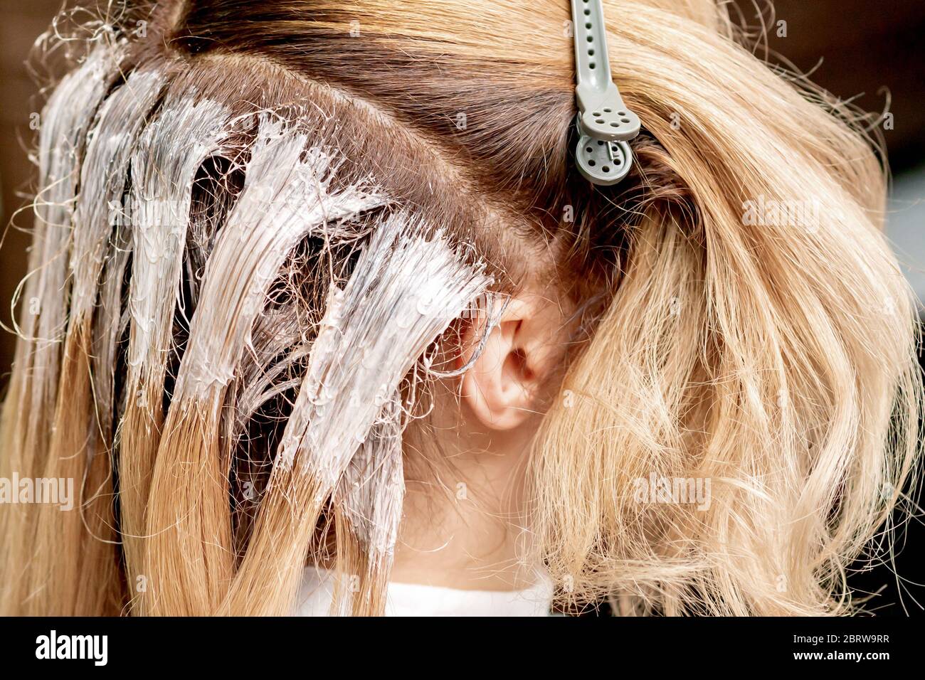 Close up side view of dye on a woman's hair in hairdress salon Stock ...
