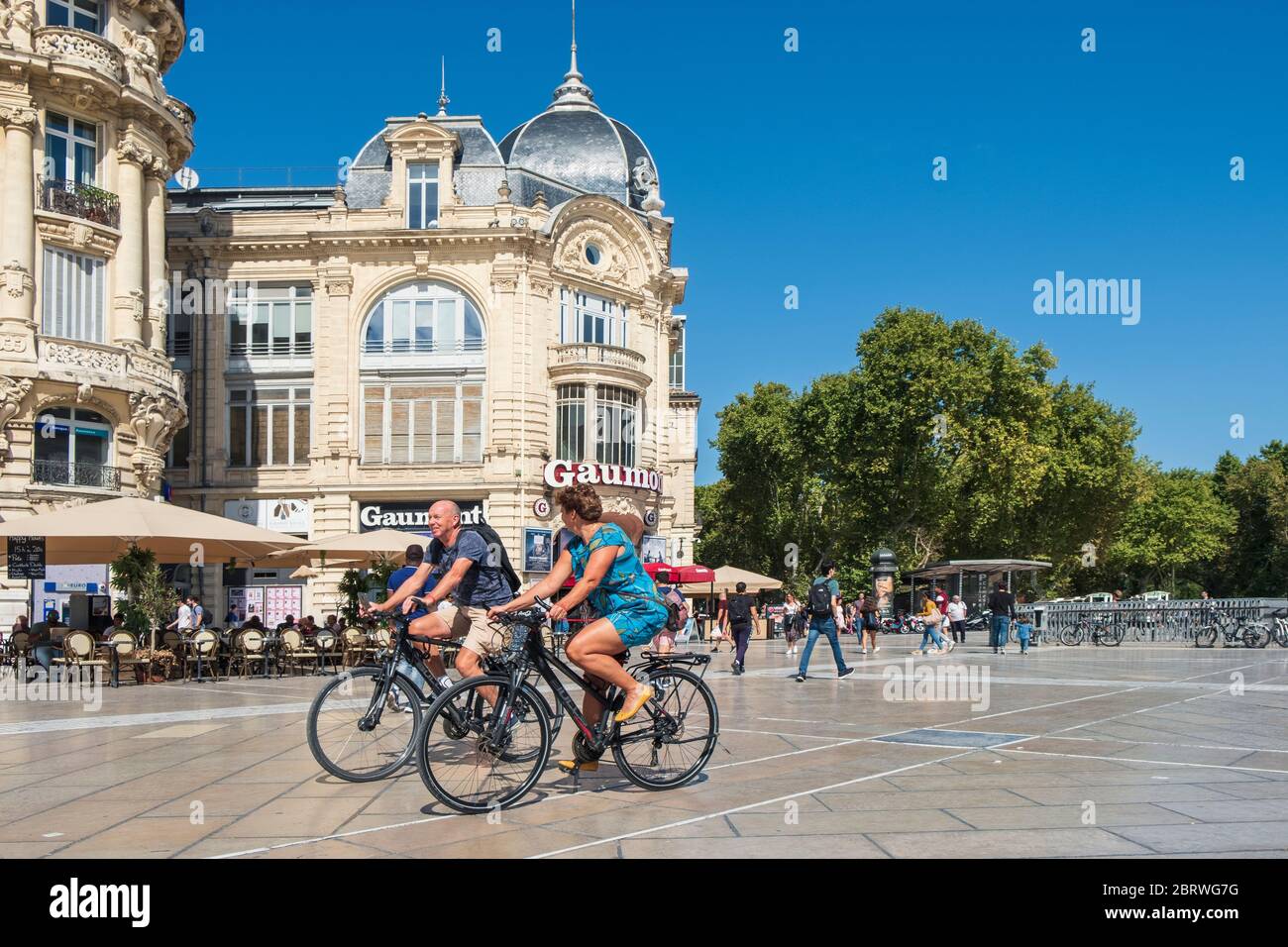 Facing place de la comedie hi-res stock photography and images - Alamy