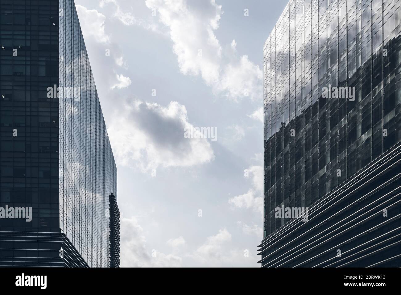 Us office building perspective hi-res stock photography and images - Alamy