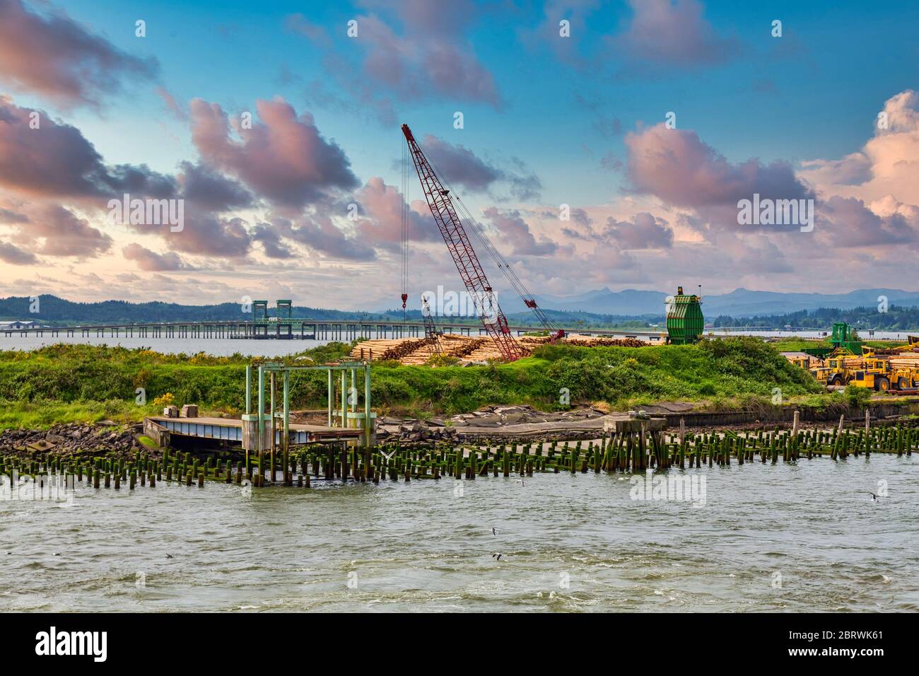 Logging crane hi-res stock photography and images - Alamy