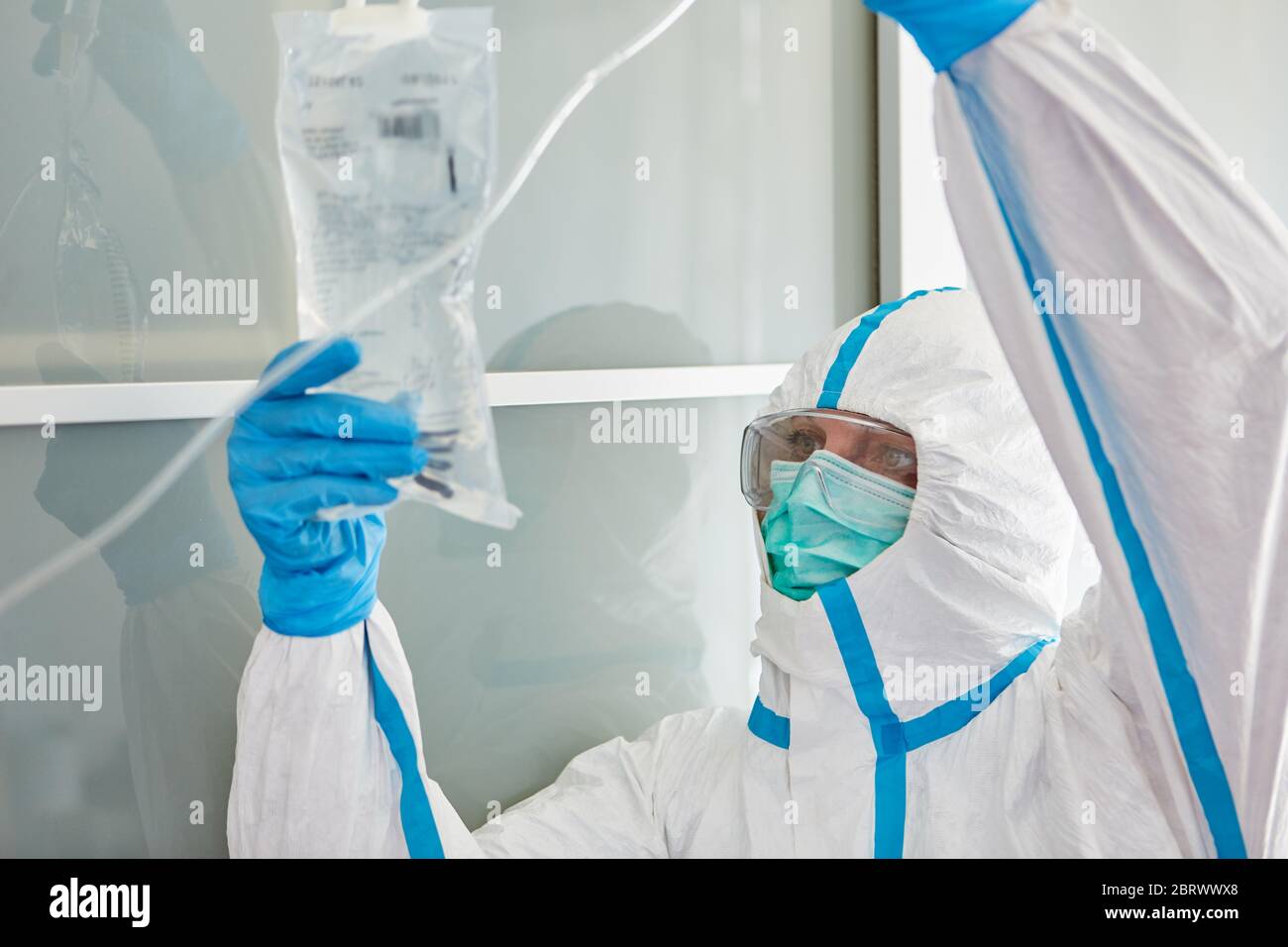 Icu care hi-res stock photography and images - Alamy