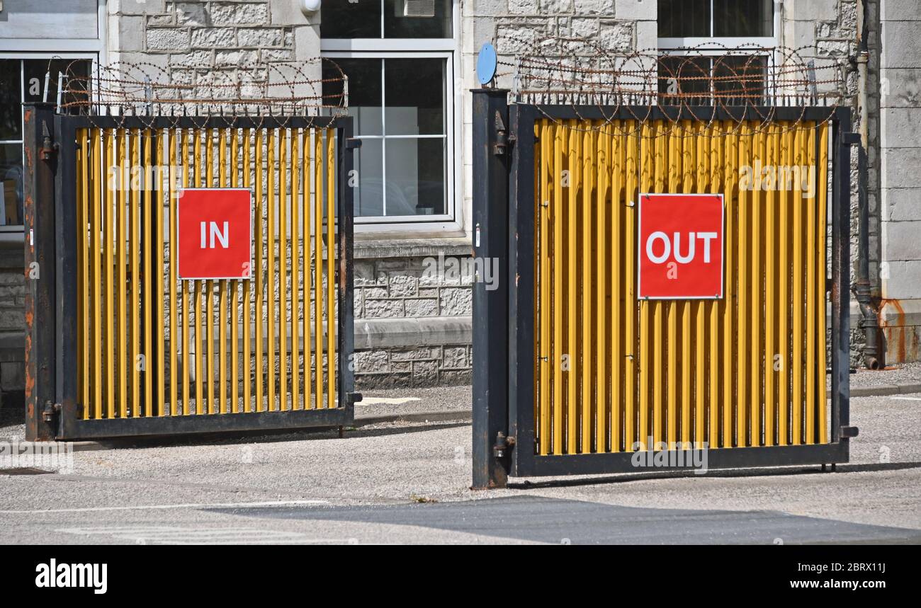 Metal gates hi-res stock photography and images - Alamy