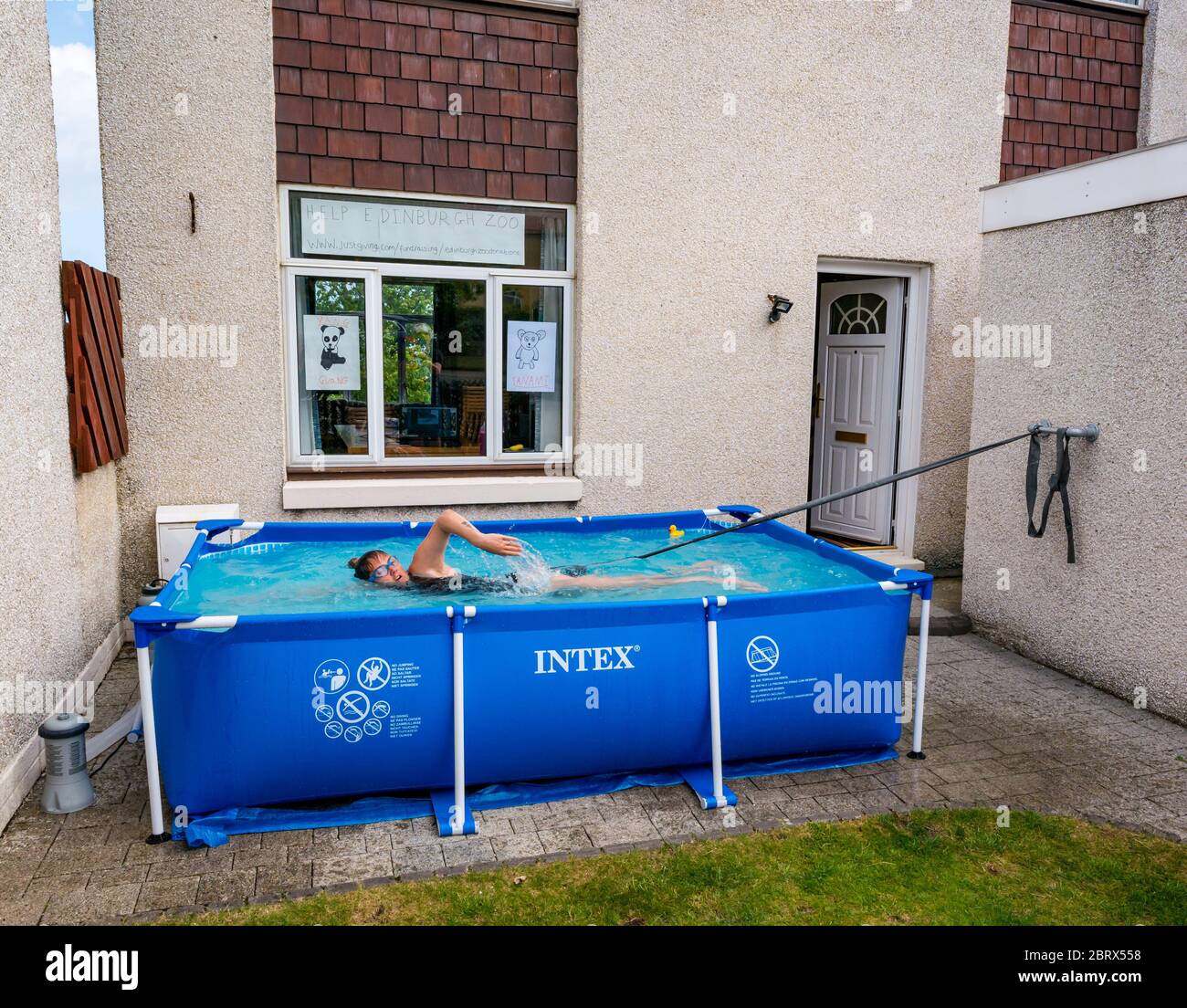 Outdoor swimming pool house uk hi-res stock photography and images - Alamy