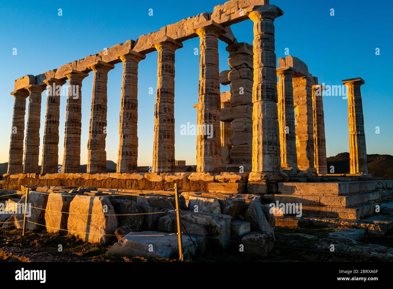 sunlight on ancient columns of parthenon in athens Stock Photo - Alamy