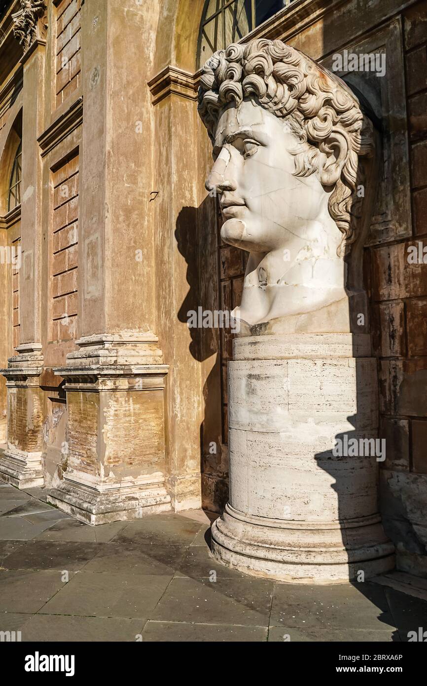Vatican caesar statue hi-res stock photography and images - Alamy