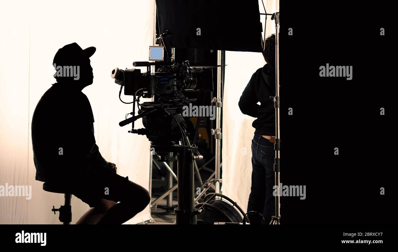 Film crew silhouette hi-res stock photography and images - Alamy
