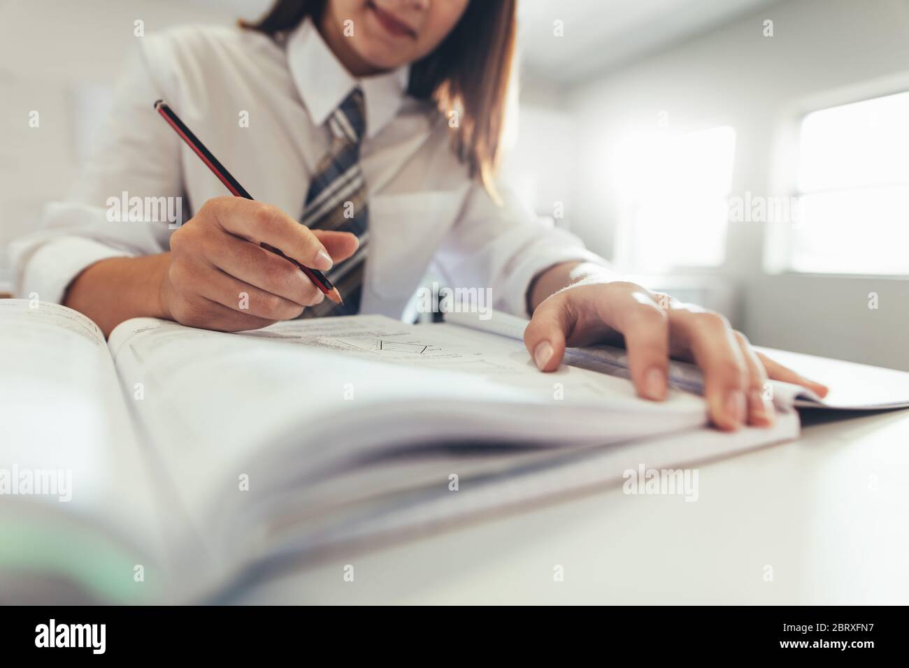 High school girl reading book hi-res stock photography and images - Alamy