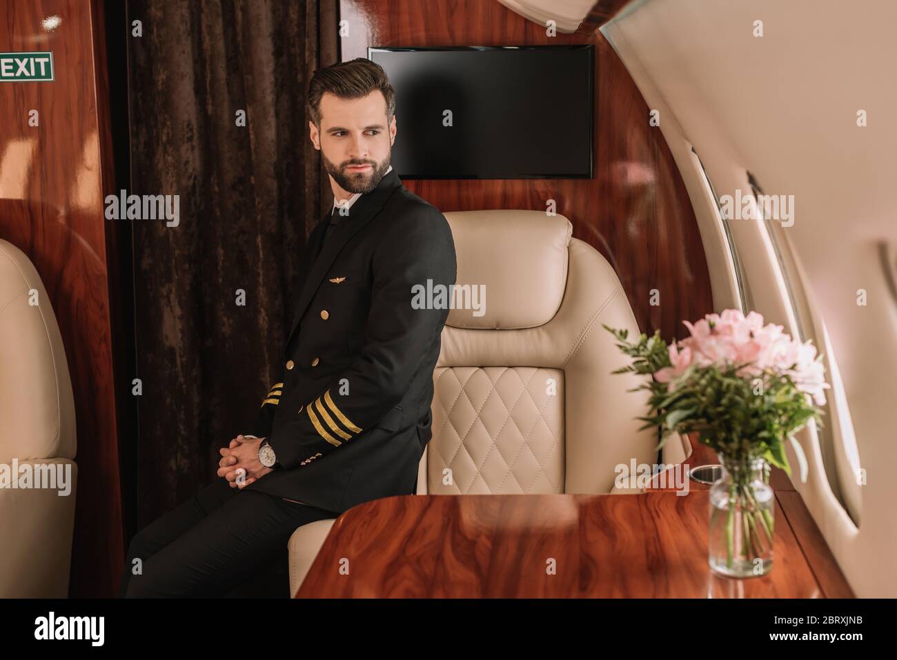 Pilot sitting seat plane hi-res stock photography and images - Alamy
