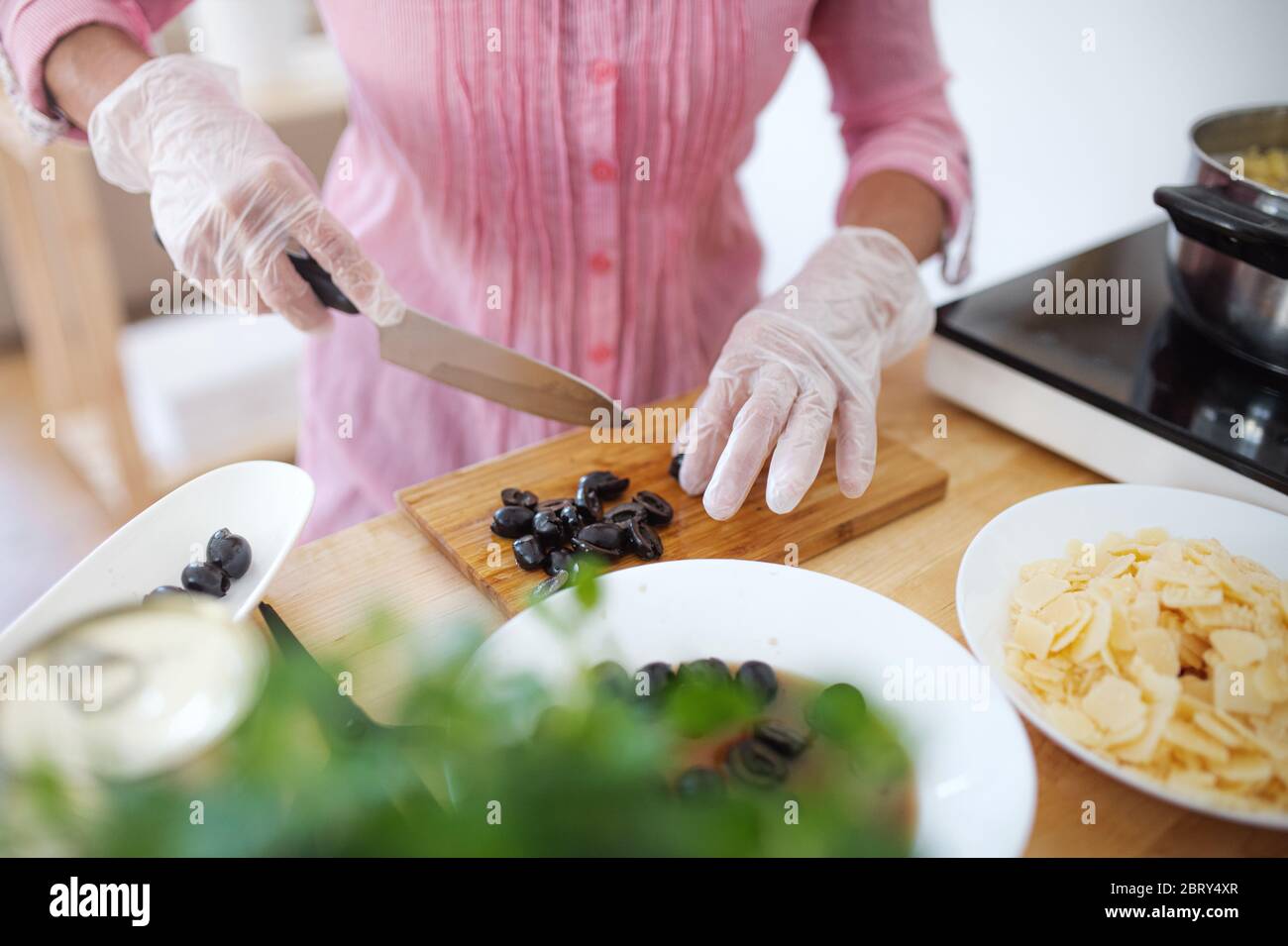 Woman cooking gloves hi-res stock photography and images - Alamy