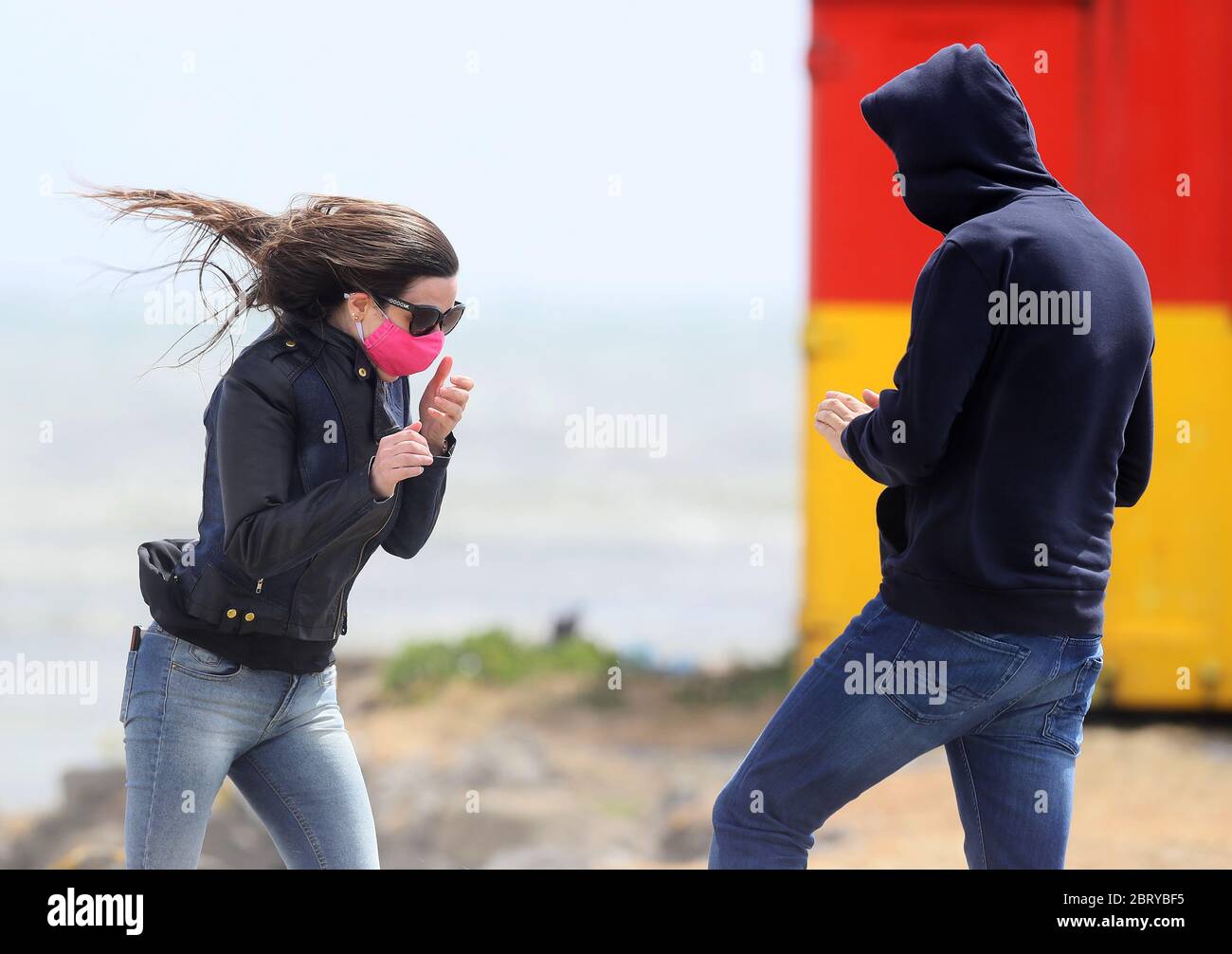 Windy weather people hi-res stock photography and images - Alamy
