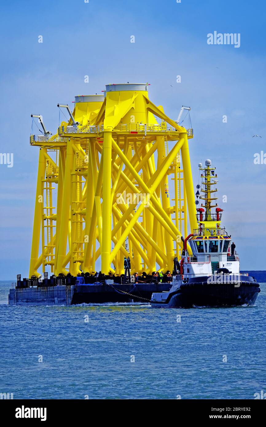 Wind turbine tops being towed up the river Tyne to Smulders yard for ...